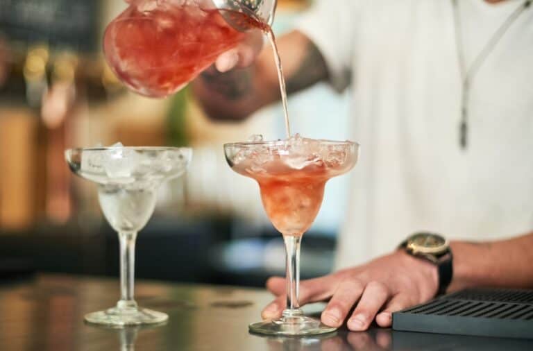 Sober curious isn’t a fad anymore. Here’s what bars are doing about it ...