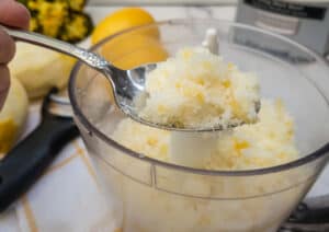 How to make lemon sugar to flavor desserts and drinks