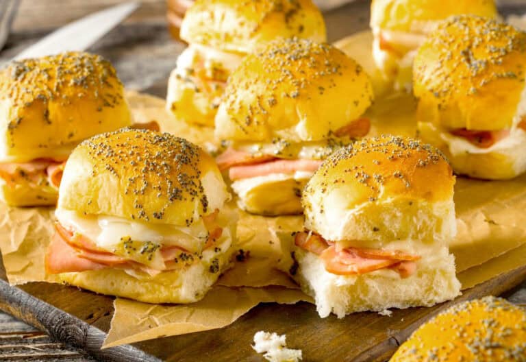 Mini buns, major flavor: Your guide to perfect sliders